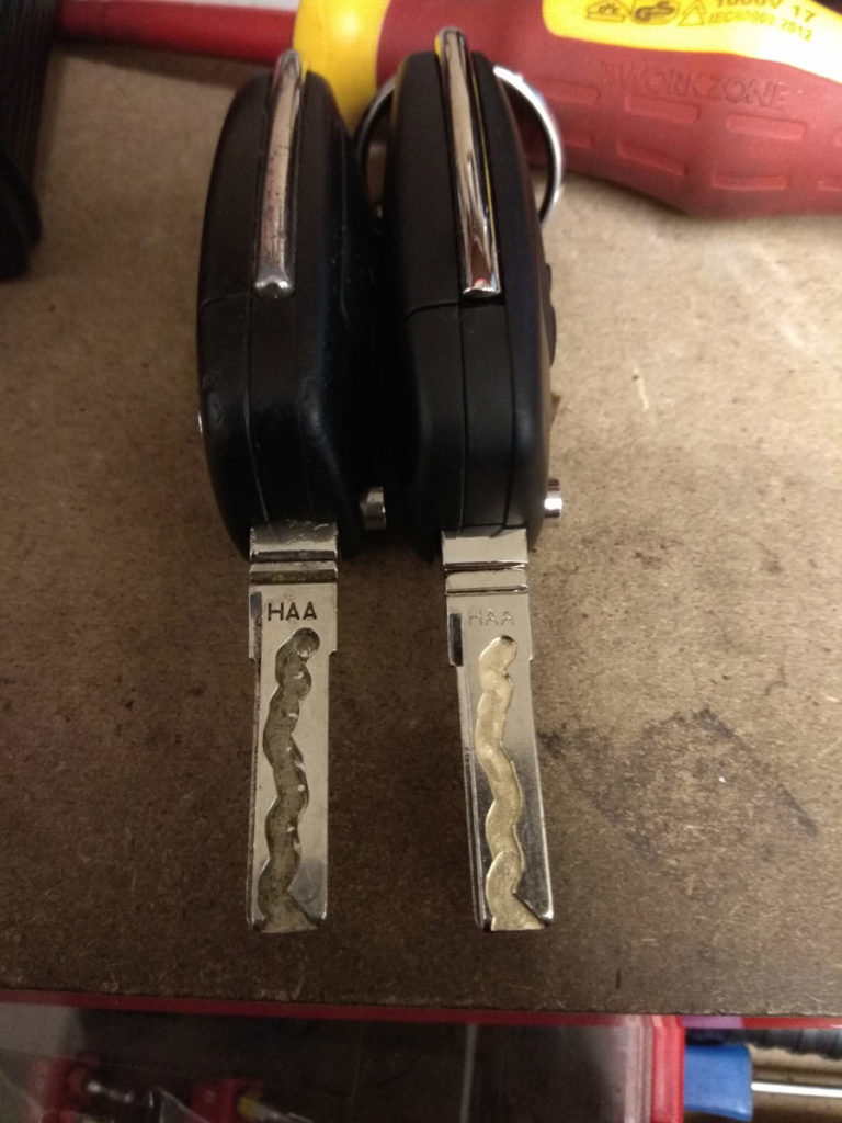 Defu 368A vertical key machine makes double sided flat keys perfectly ...